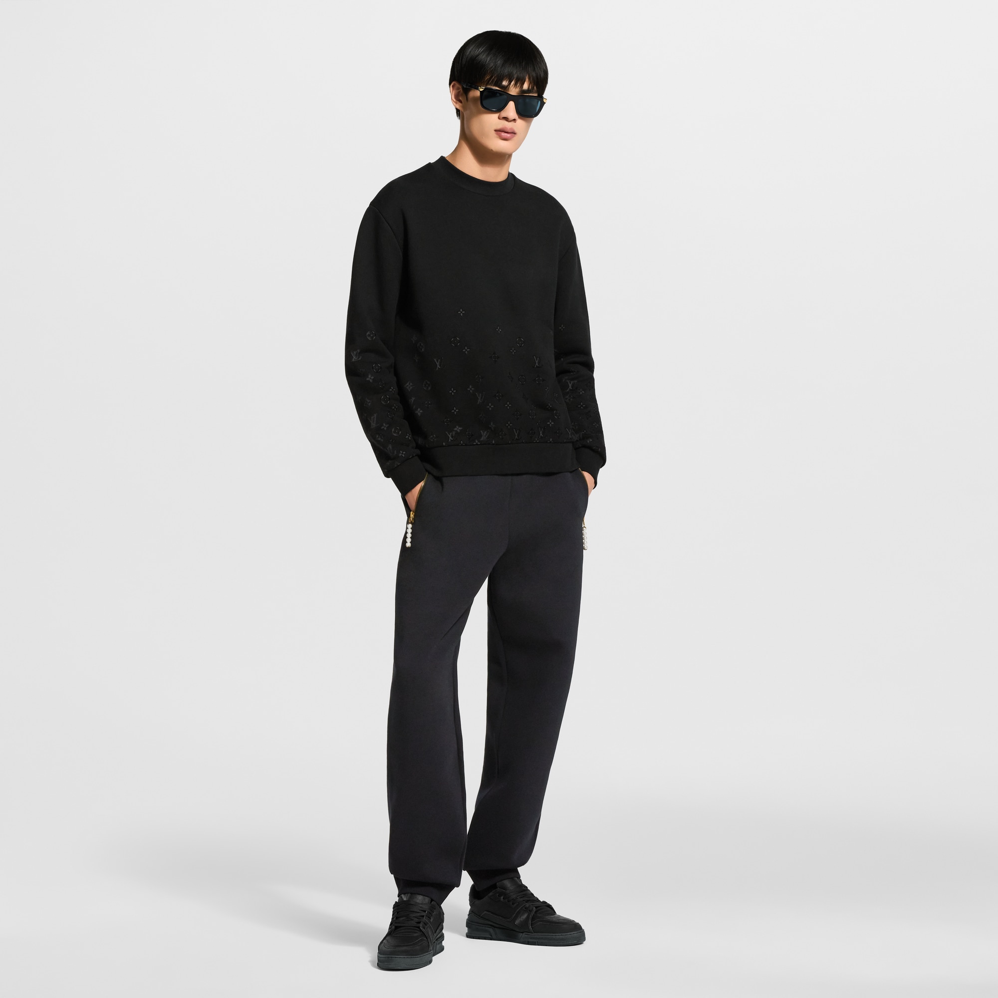 Pull col rond à motif floqué Monogram Gradient | LOUIS VUITTON