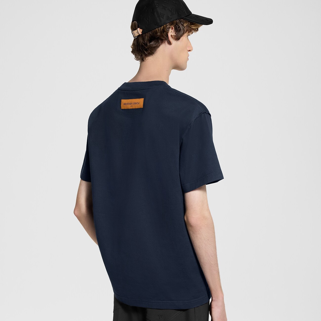 Tee-shirt embossé LV - Homme de luxe | Nouveautés | LOUIS VUITTON